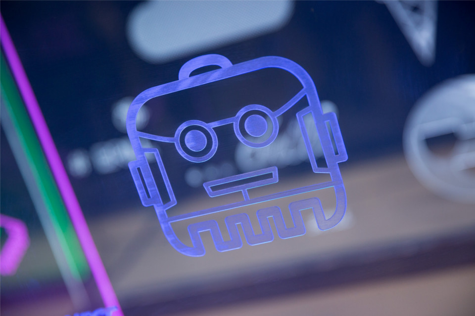 Chatbot et design conversationnel – 5 questions à Julien Roquillet ...