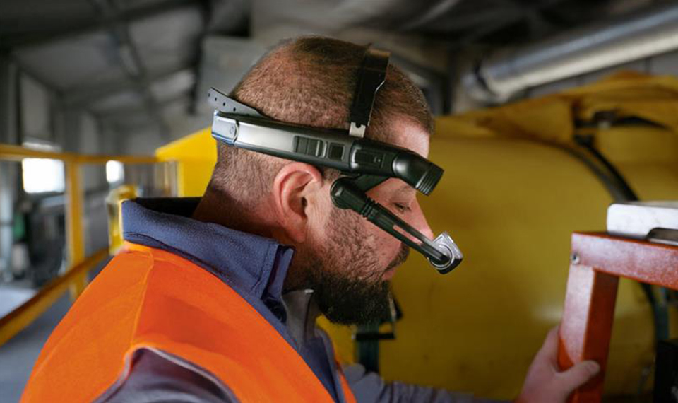 Lunaar, la réalité « assistée » au service des équipes maintenance SNCF ...